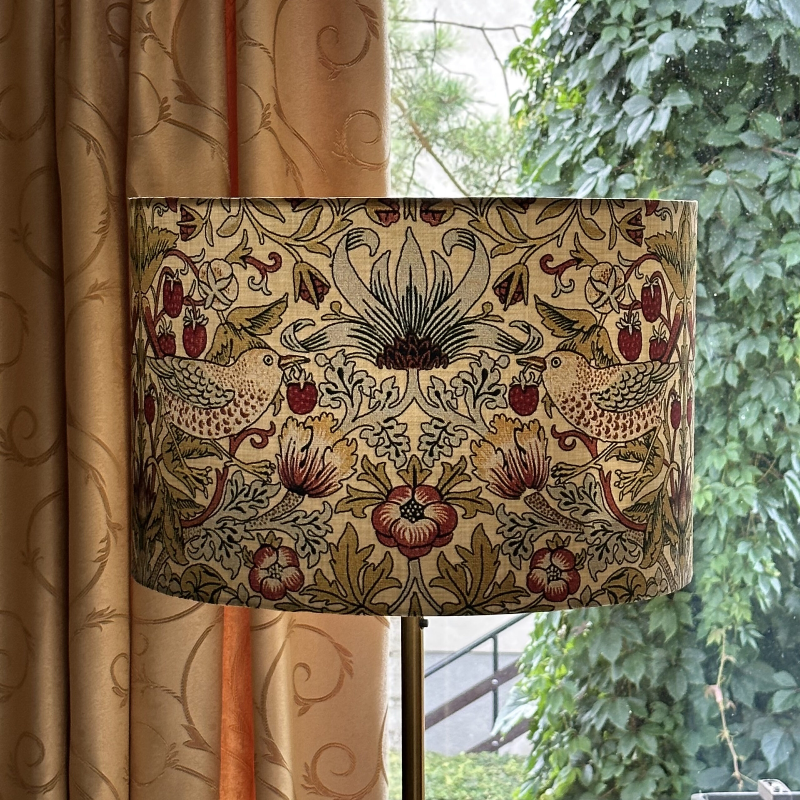 Strawberry Thief Trianon Cream Lampshade - Chantier